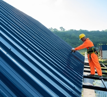 Commercial Roofing Safety: Best Practices and Protocols for Workers | Commercial Roof Leads